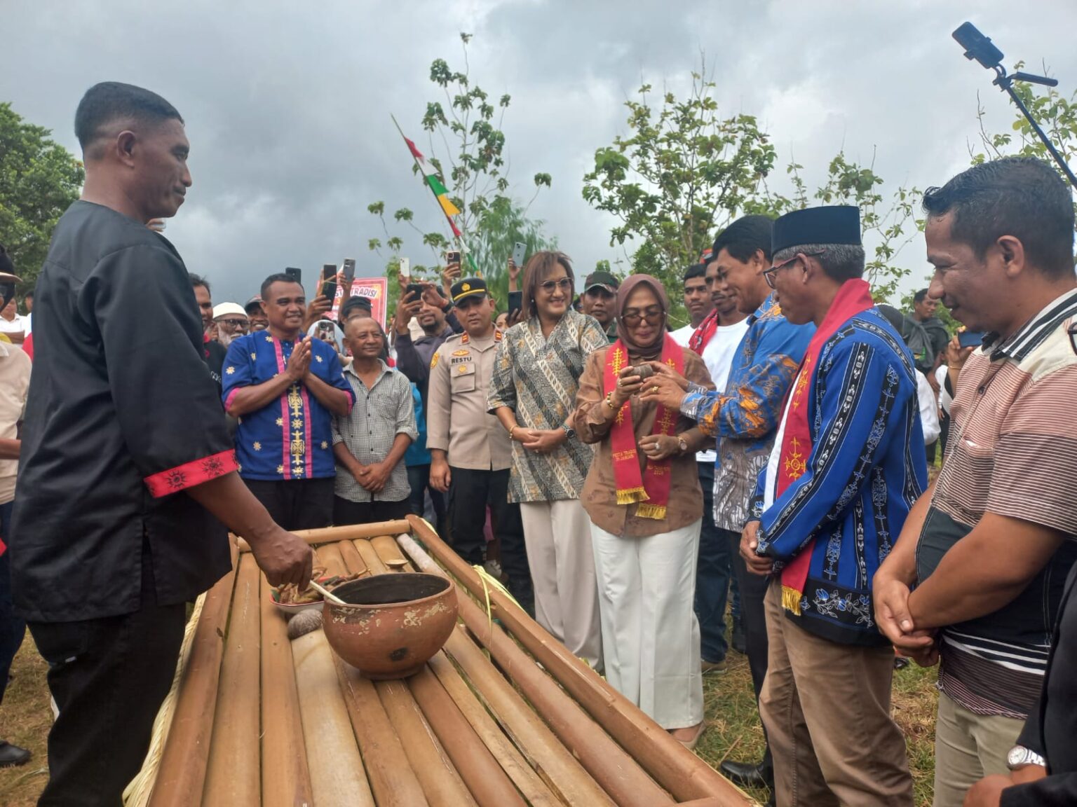 Tradisi 31 Januari: Ely Toisuta Terharu Ikatan Batin Hila-Tanah Putih ...